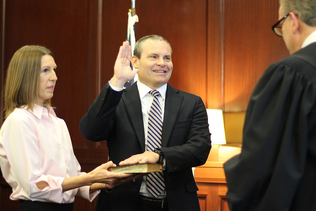 L.E. Hutton sworn in to 4th Circuit bench | Jax Daily Record