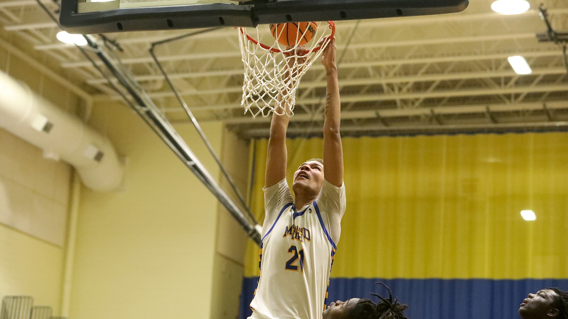 Kirk, Thomas, Newland score 15 apiece to lead Mainland to first-round win | Observer Local News ...