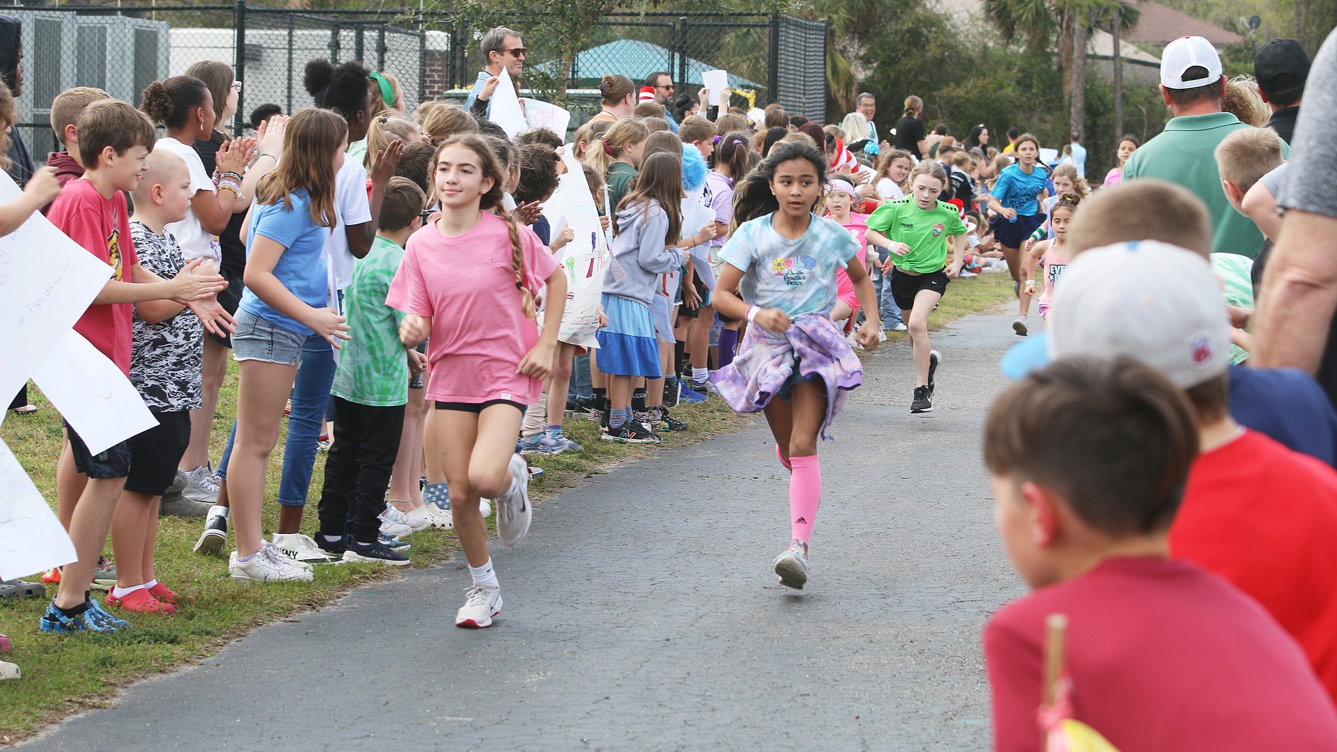 Race day: Pine Trail Elementary sees record number of Pioneer Mile ...