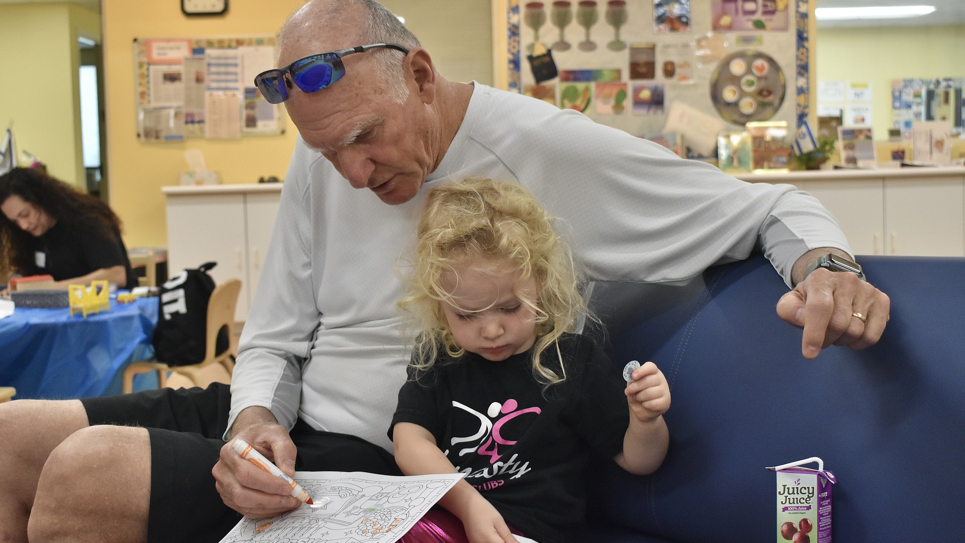 Toddlers learn about Passover at Temple Emanu-El's Tot Shabbat | Your ...