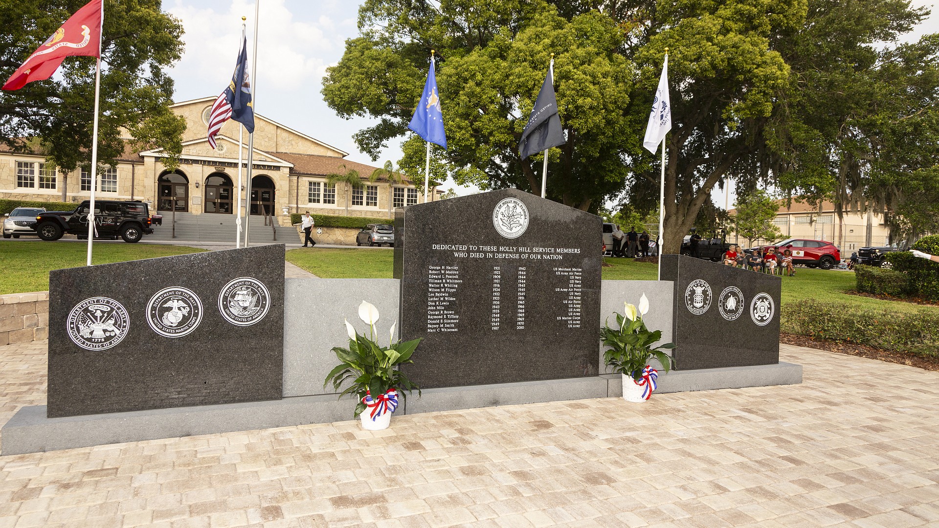 Holly Hill recognizes fallen veterans with new memorial at City Hall ...