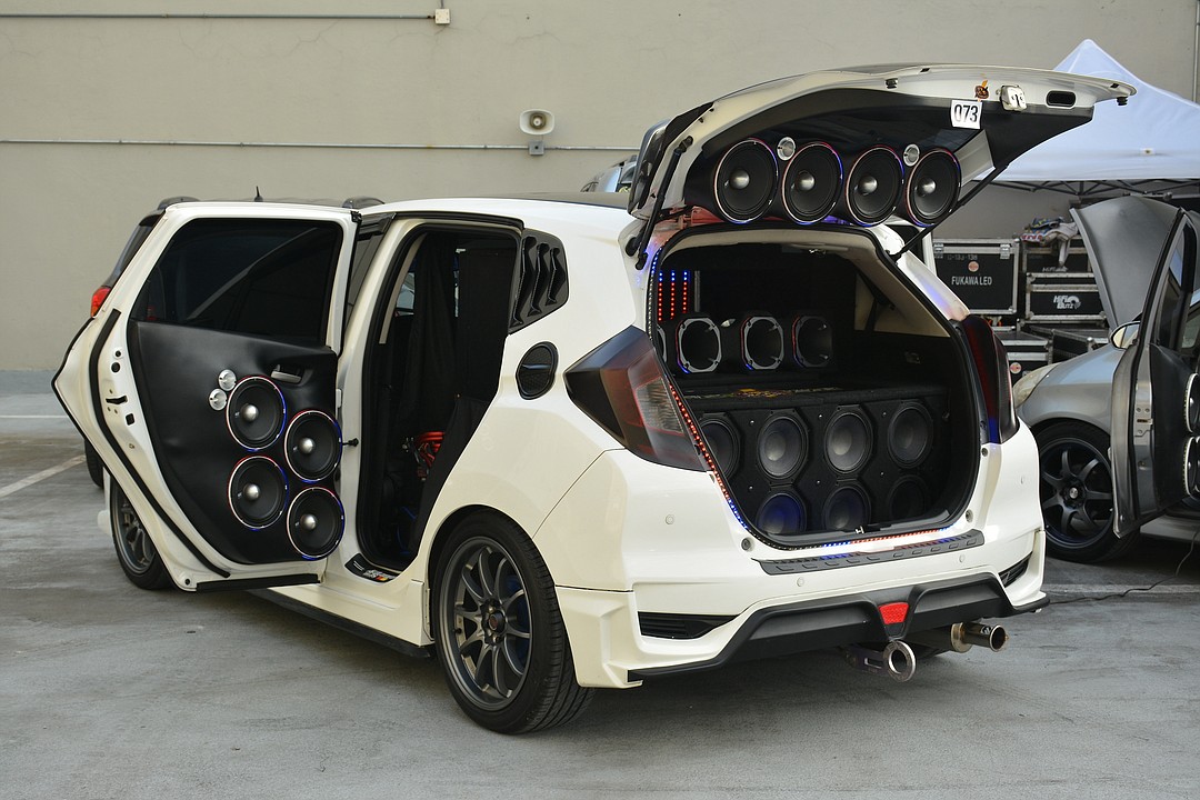 Sarasota tightens restrictions on car music volume | Your Observer