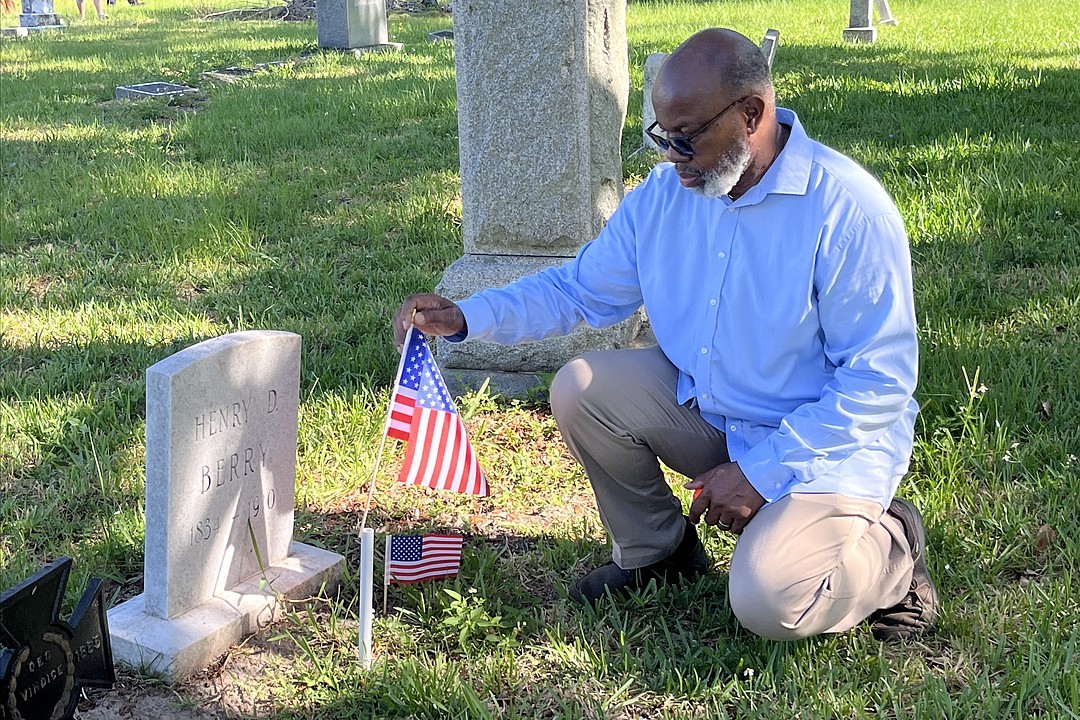 PHOTOS: Flags placed for Oakland’s veterans | West Orange Times & Observer