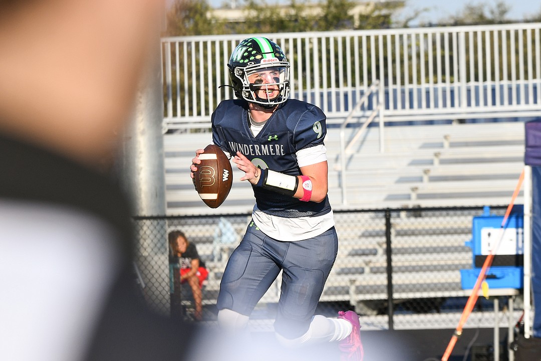 Windermere High football continues dominant form, tops Oak Ridge 52-6 ...