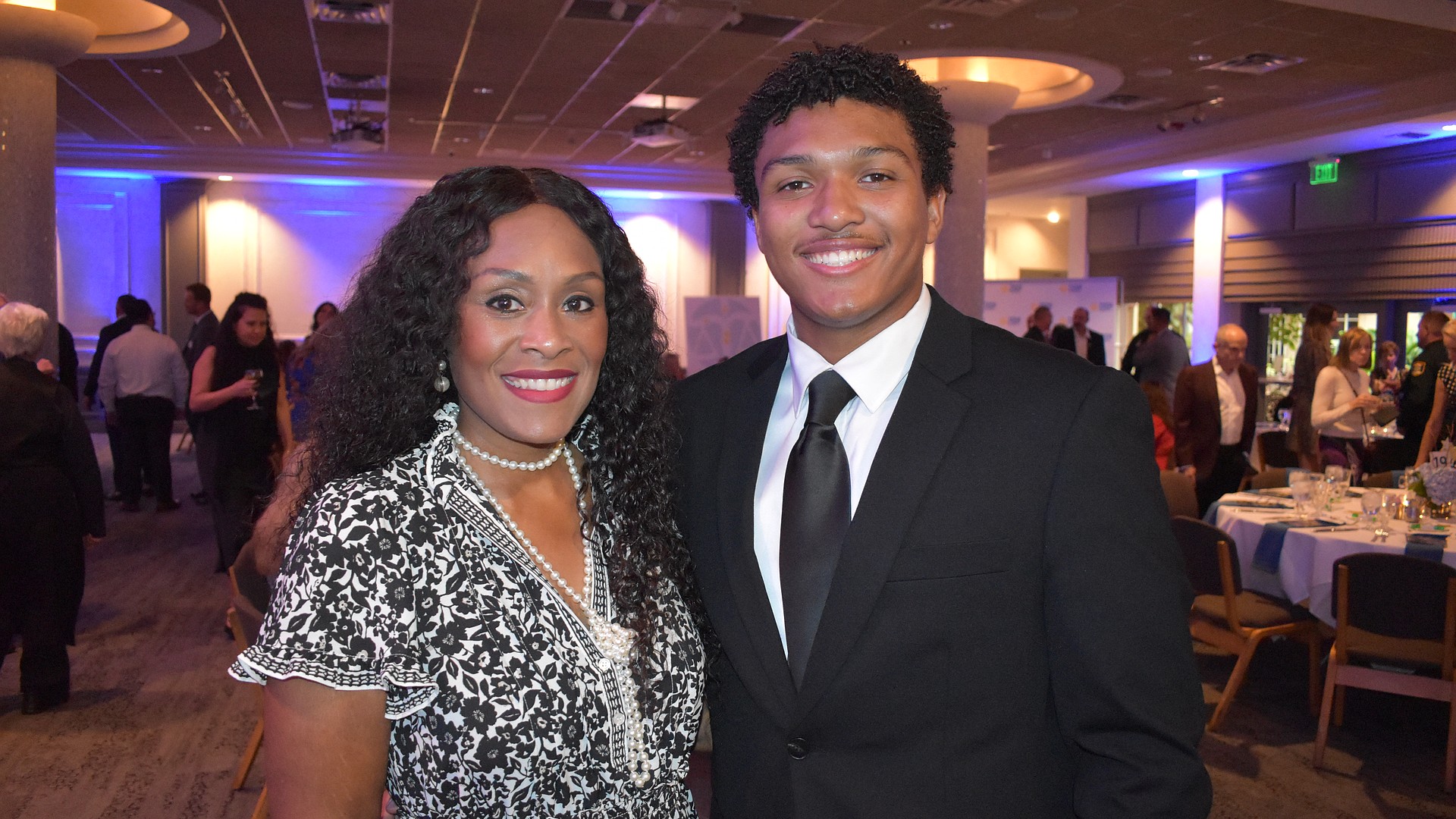 Teen Court of Sarasota honors largest group of scholarship recipients ...