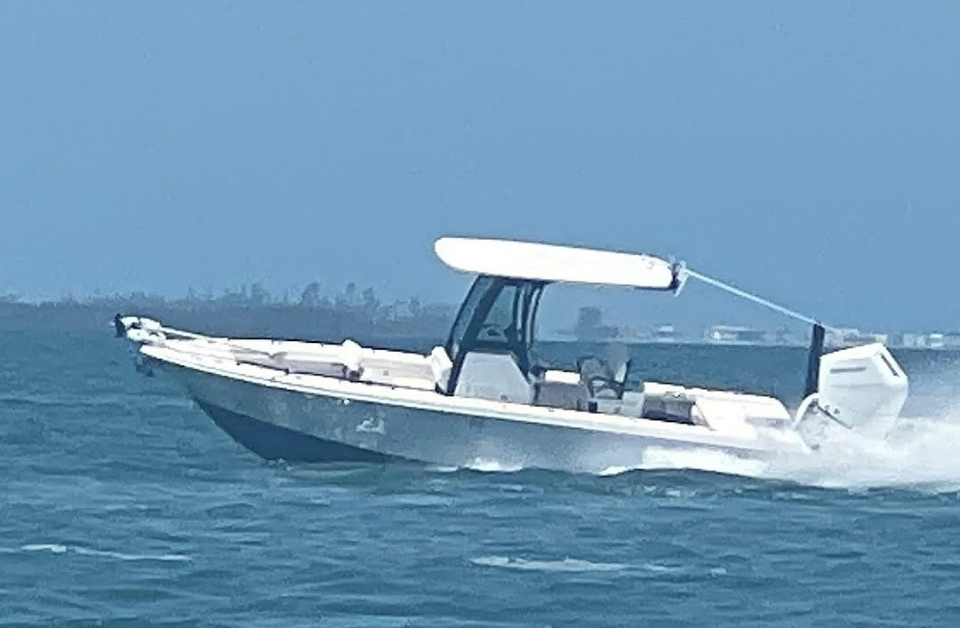 Sarasota Police officer leaps aboard speeding runaway boat | Your Observer