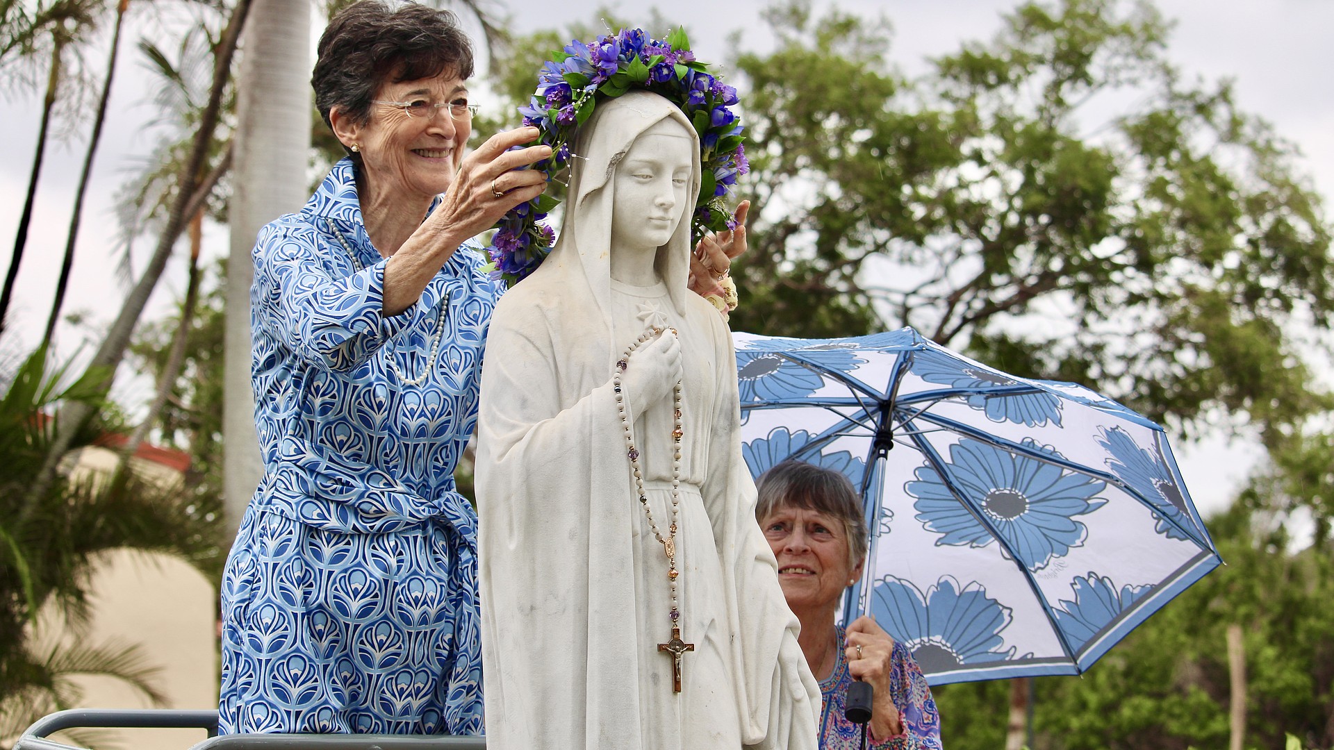 Despite rain showers, St. Mary celebrates May flowers | Your Observer