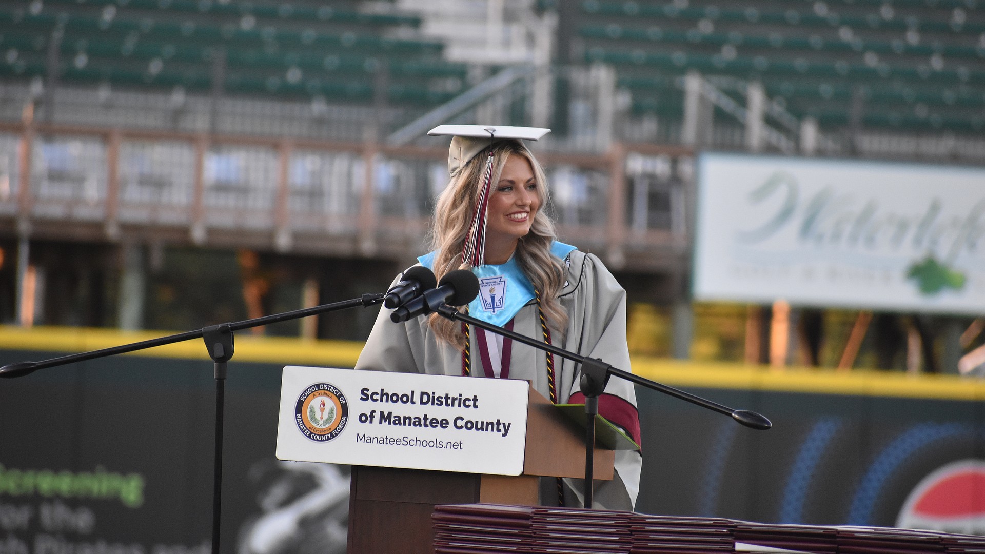 Commencement speaker punctuates Braden River High's graduation ceremony ...