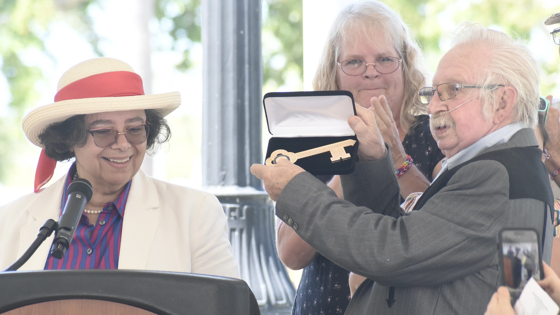 Memorial Day Parade carries on a tradition of remembrance | Your Observer