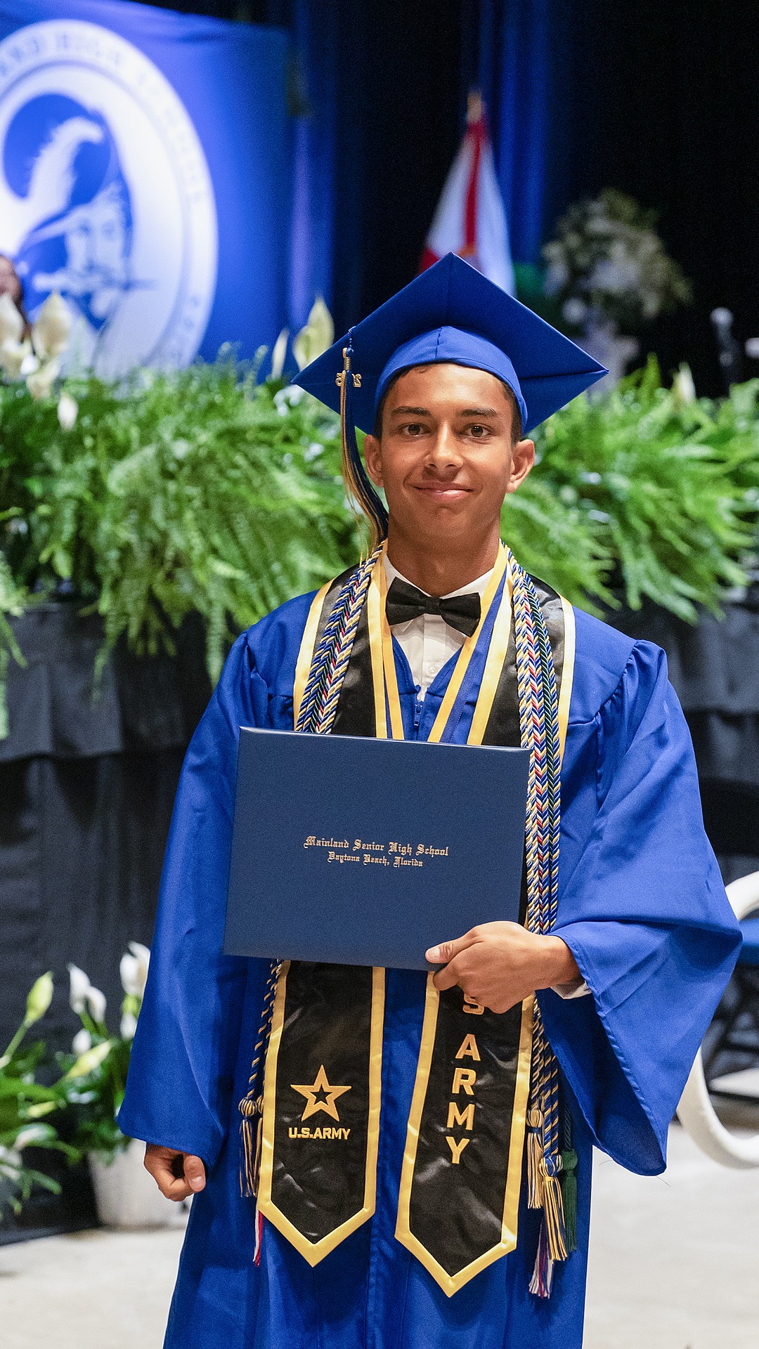 'Be the light': Mainland High School Class of 2025 celebrates ...