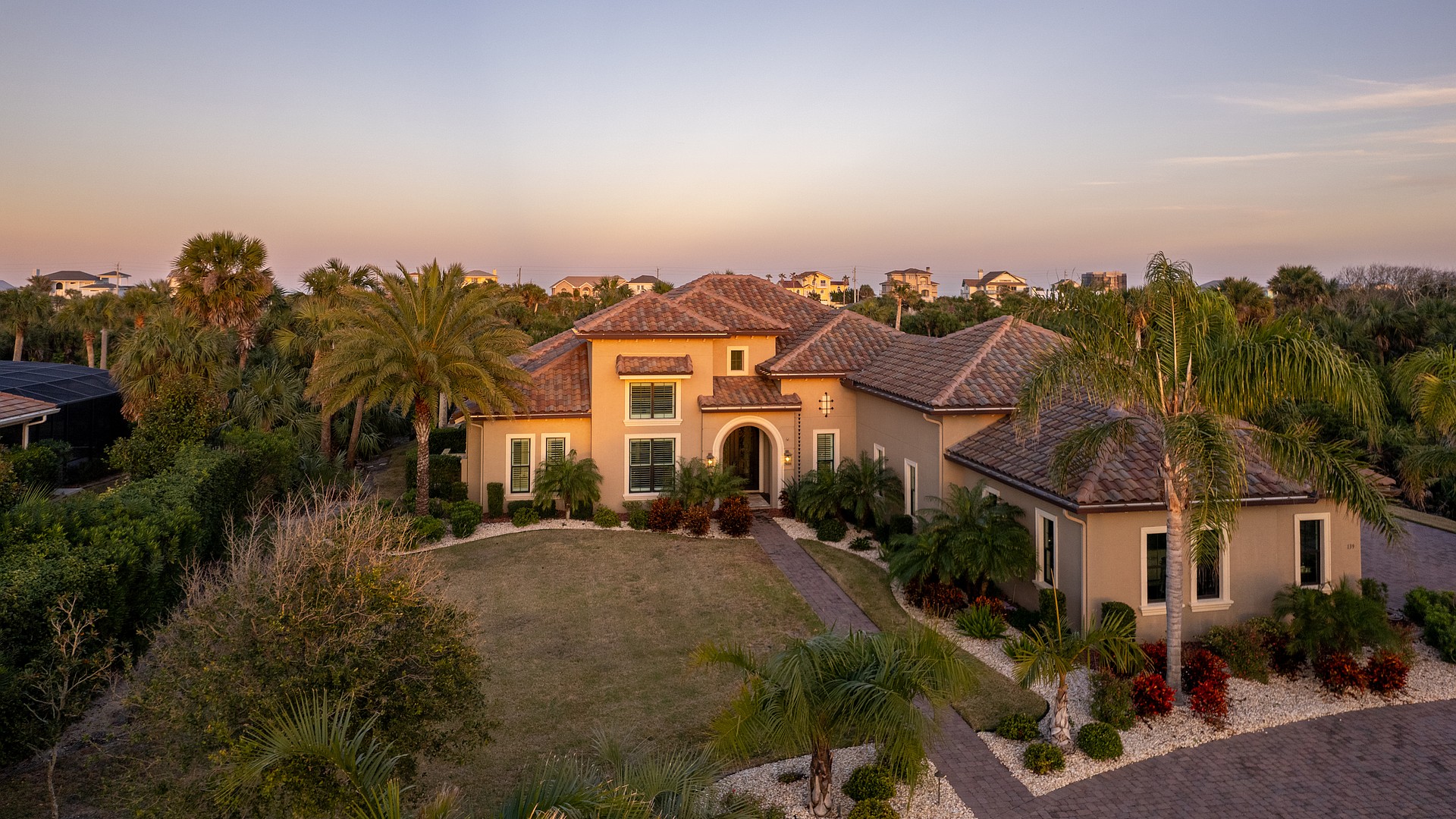 The Ritz Effect: Do record real estate sales transform a market ...