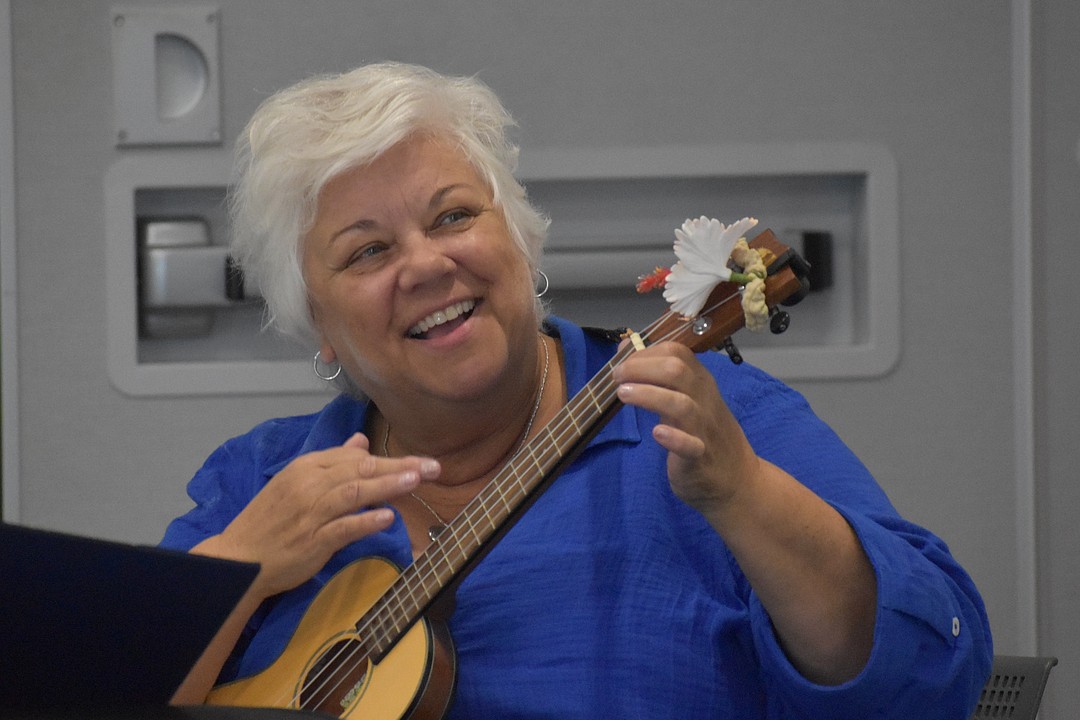 Aloha Ukulele spreads 'joyous noise' through 'instrument of joy' | Your ...