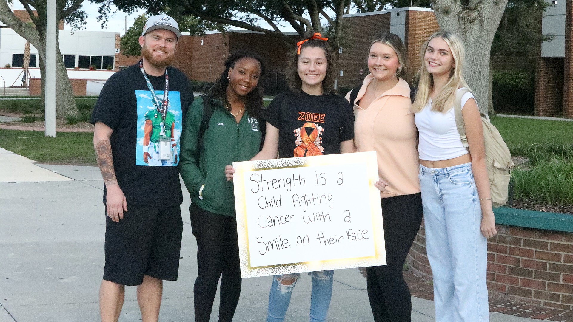 Heart of gold: Zoee Foster, an FPC student and leukemia patient, helps ...