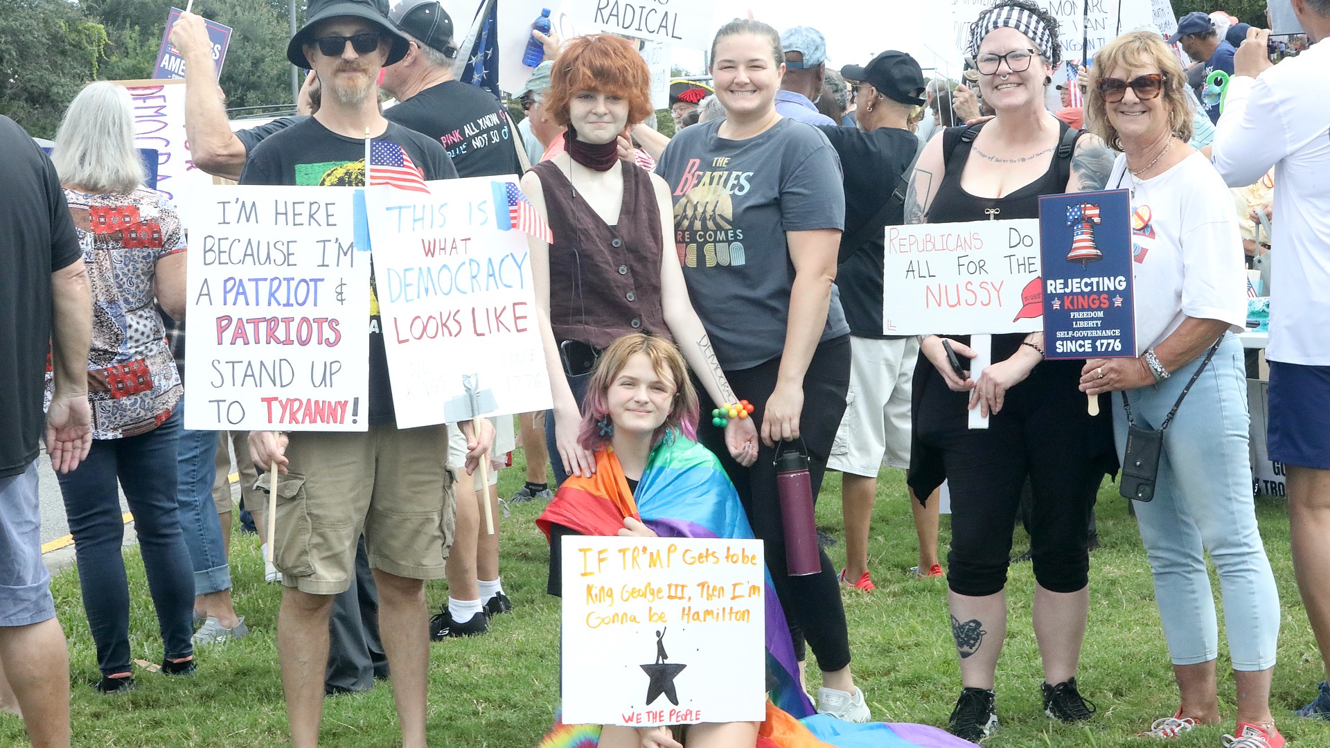 Hundreds attend Palm Coast Parkway 'No Kings Rally' | Observer Local ...