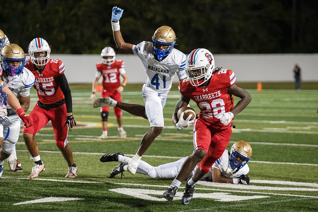 Mainland stretches football win streak against Seabreeze to 15 years in ...