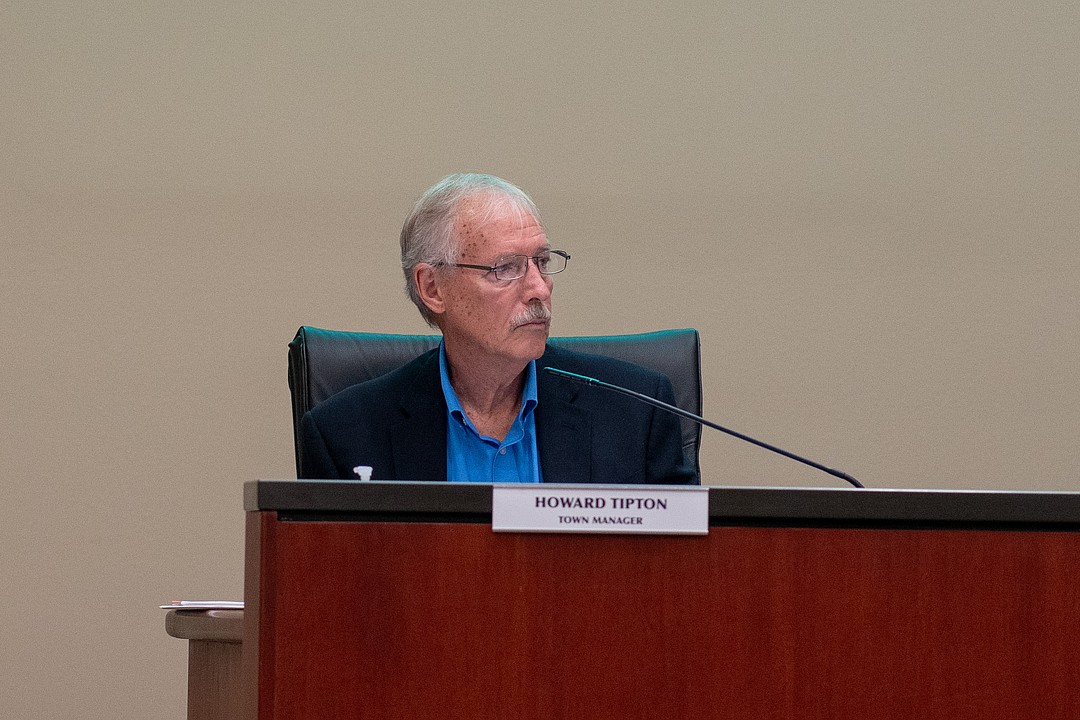 Town manager, attorney get solid reviews from commissioners | Your Observer