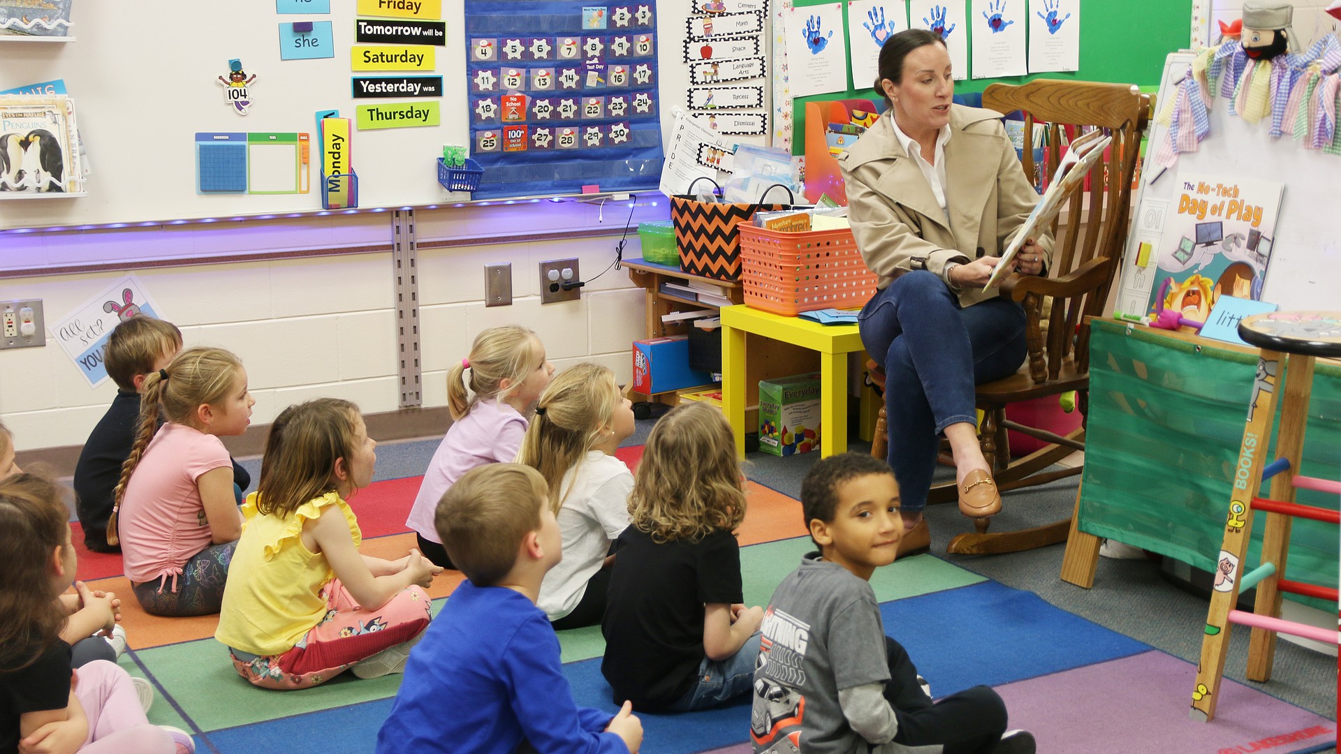 Community readers: Ormond Beach officials read to kindergarteners ...