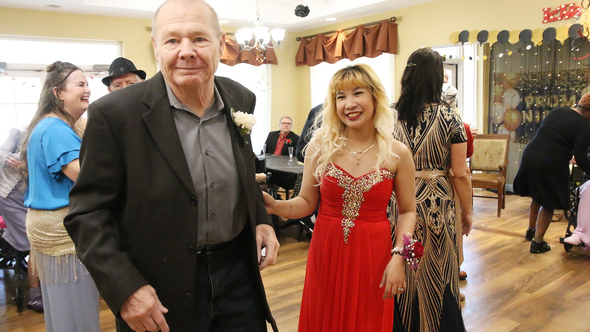 May I have this dance?: Ormond couple has first dance at Valentine's ...