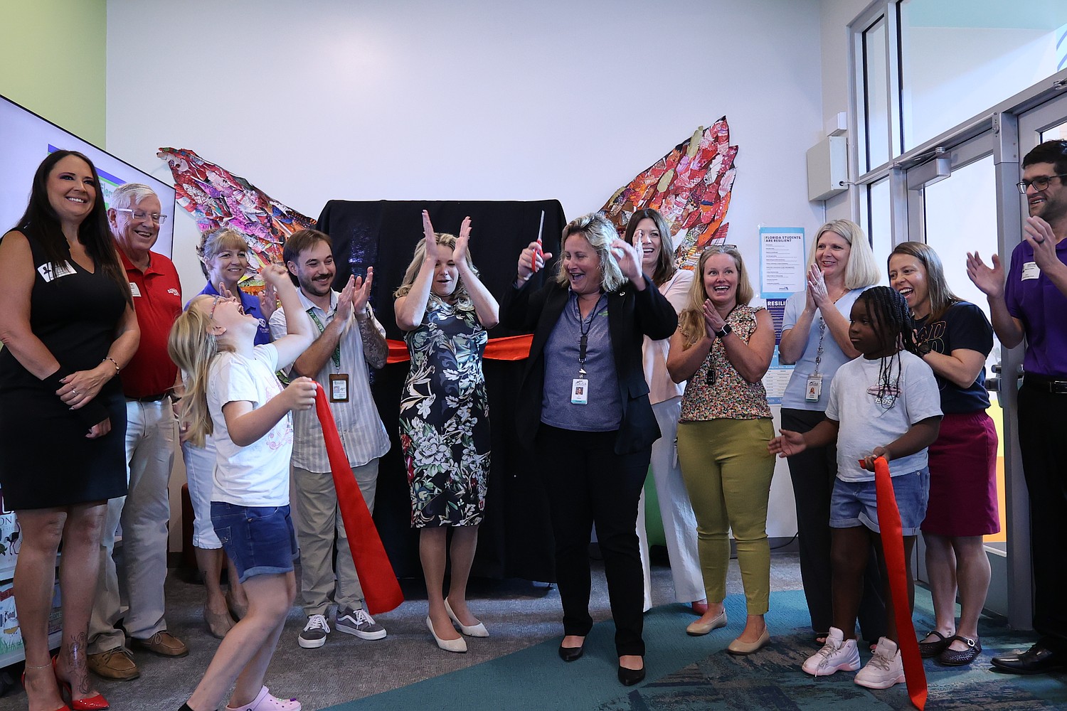 Beachside Elementary unveils new book vending machine | Observer Local News