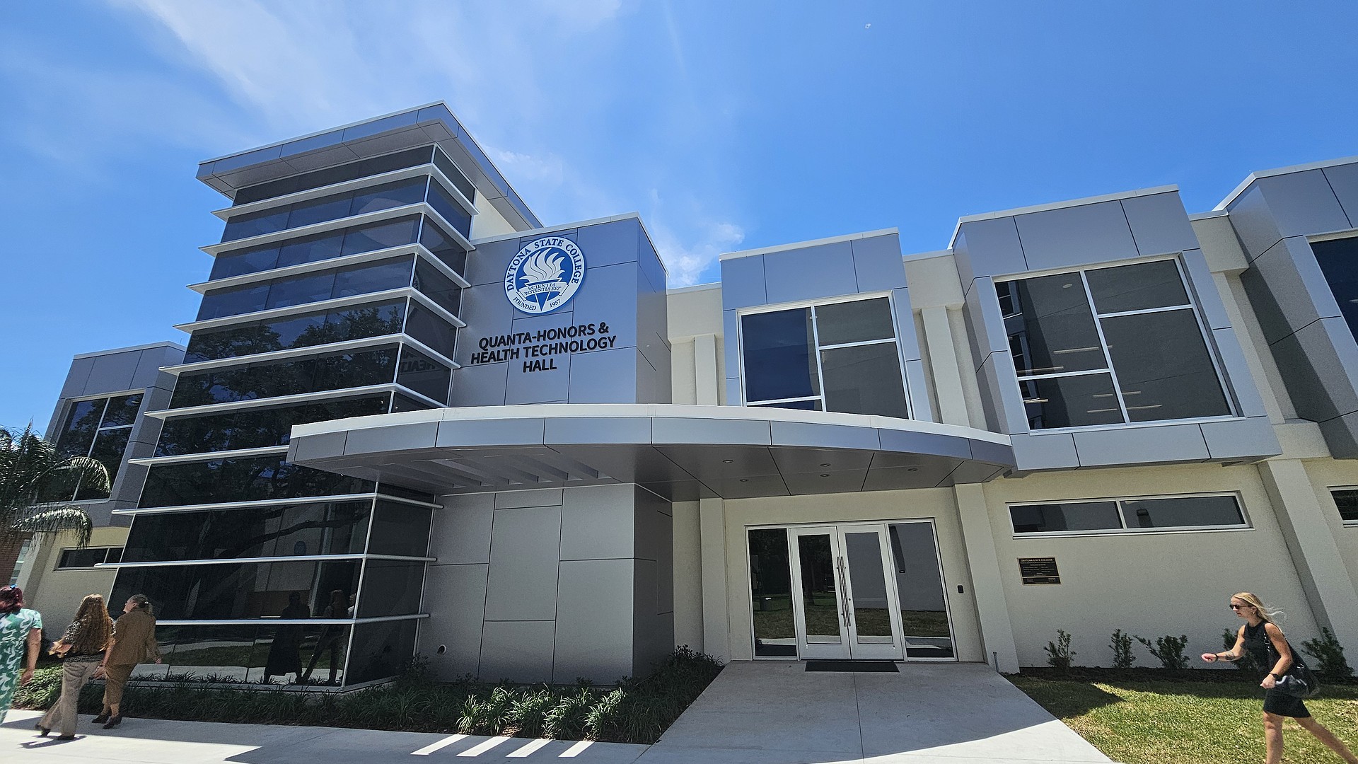 Daytona State College unveils new honors college, nursing program ...